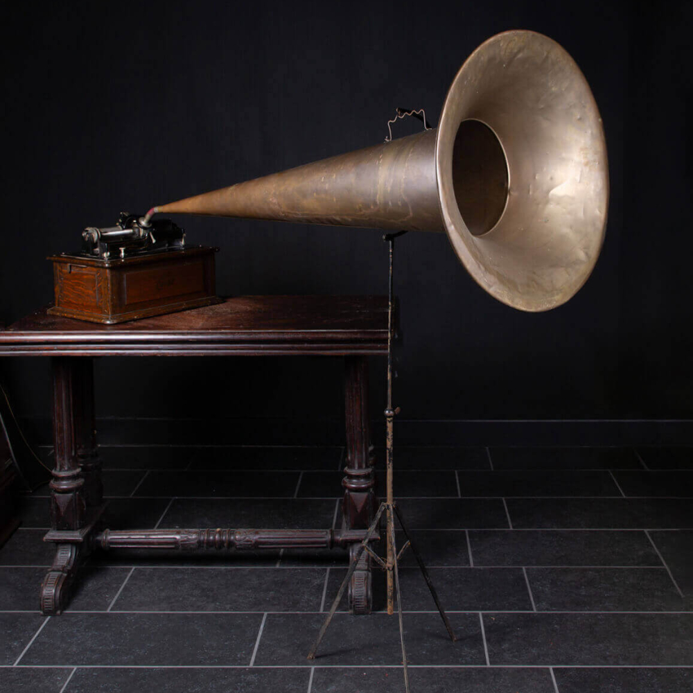 Edison Phonograph with Extra Large Horn, 1901-1903 - GRM-02