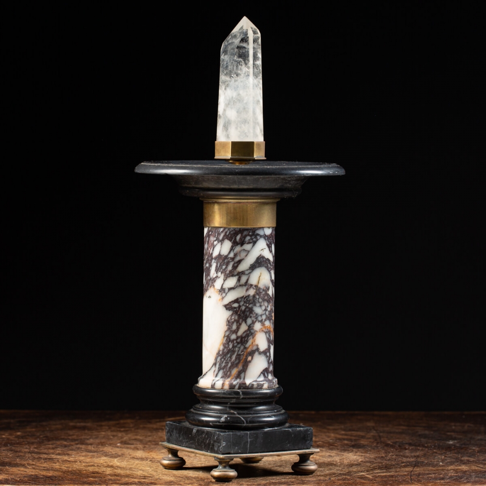 Colonna in marmo antico con punta di Quarzo