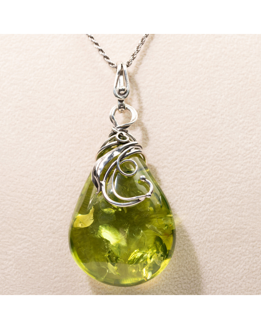 Caribbean Groene Amberhanger: Een Schat van 20 Miljoen Jaar. - JEW-635