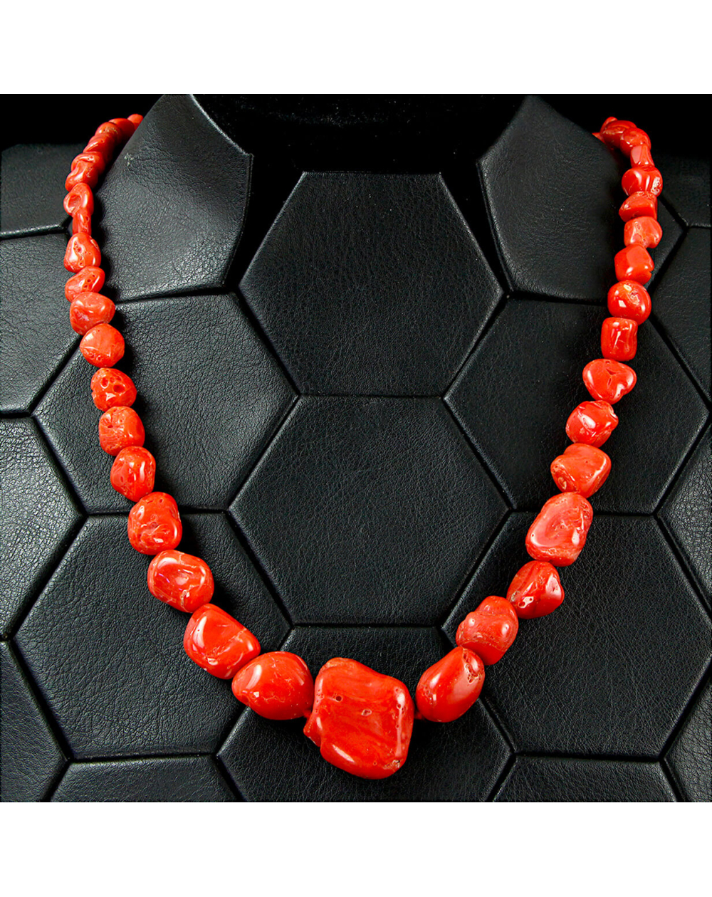 Corallo Rosso di Alghero: Una Collana dalla Bellezza Sarda