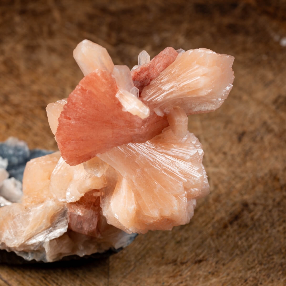 Stilbite su Calcedonio