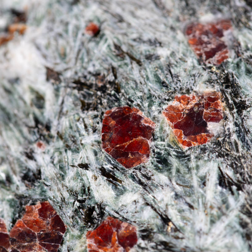 Garnet en Schist in Matrix - GAR-04