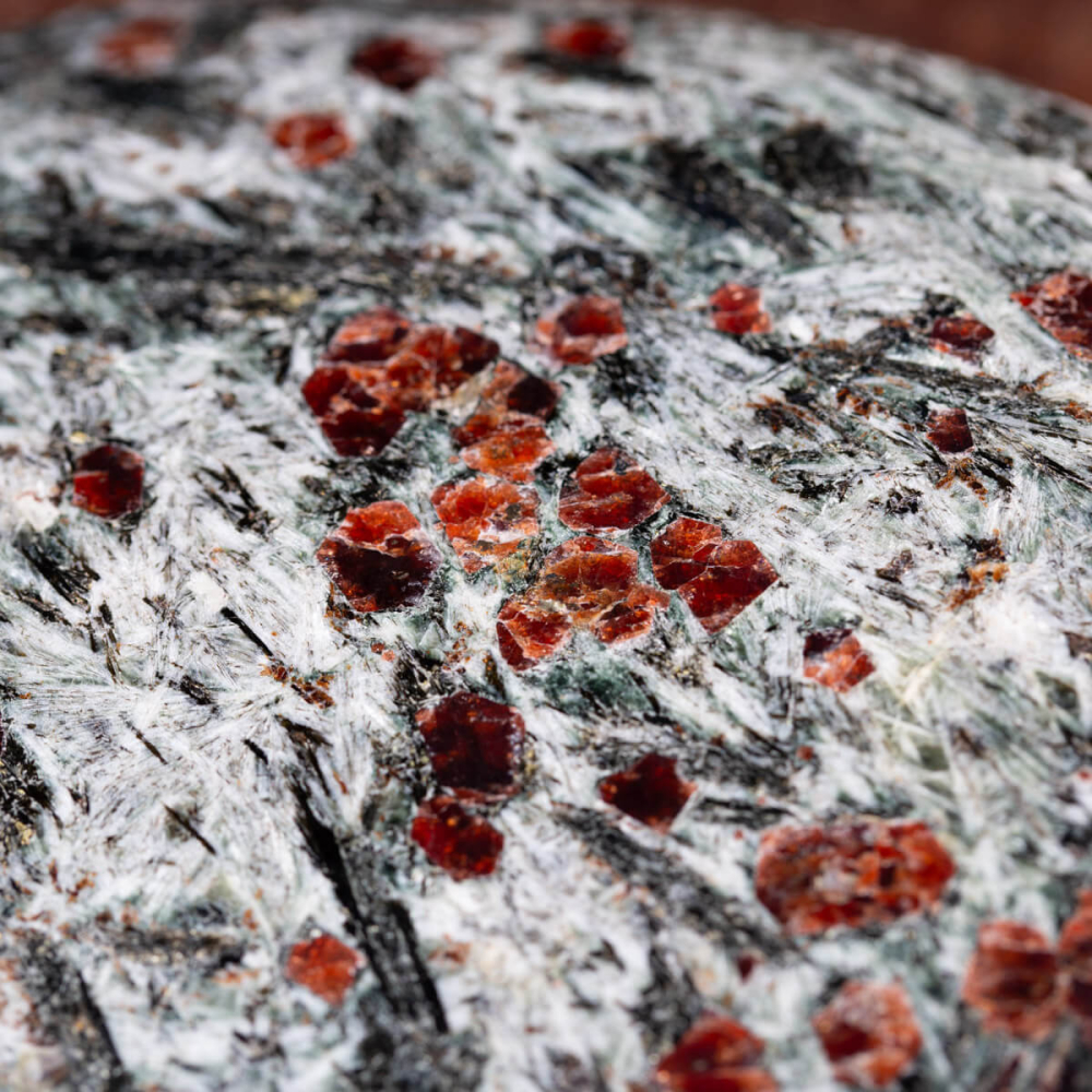 Garnet en Schist in Matrix - GAR-04