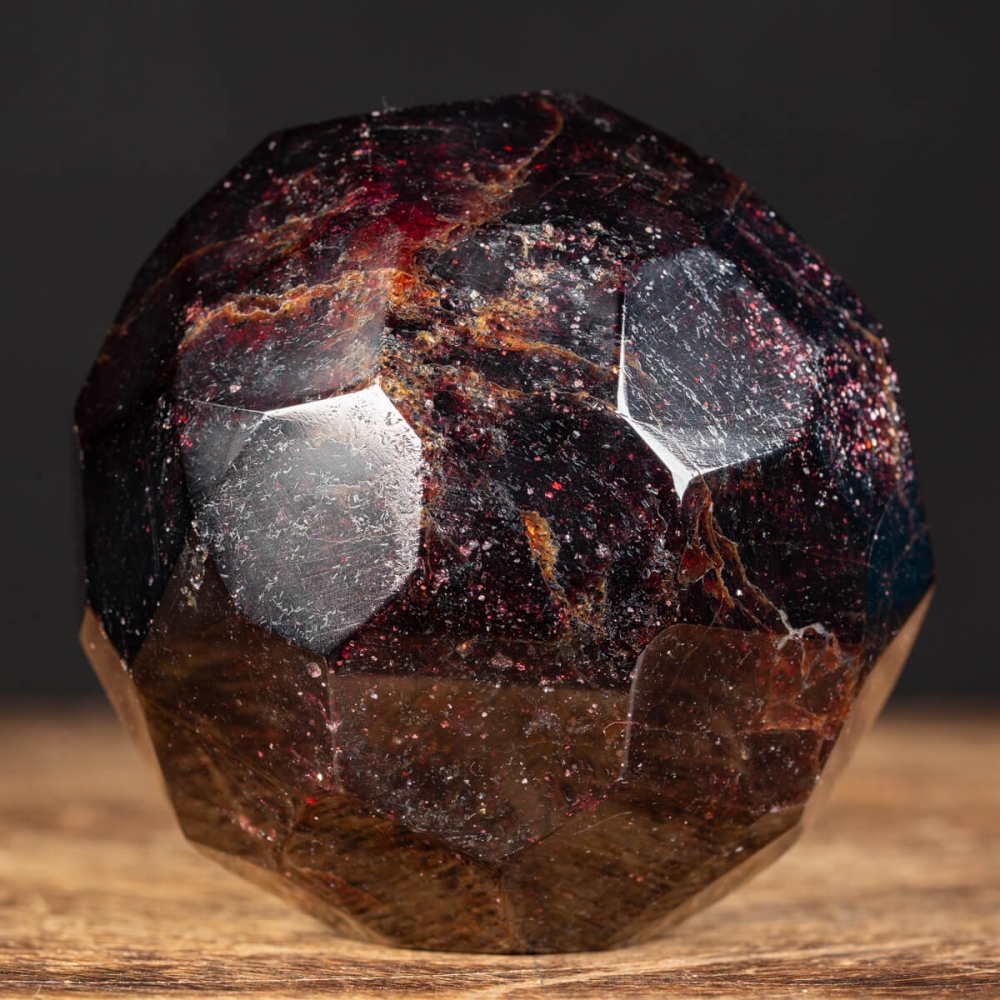 Sfera Sfaccettata in Granato