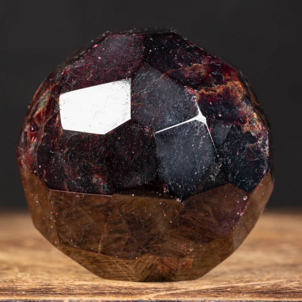 Sfera Sfaccettata in Granato