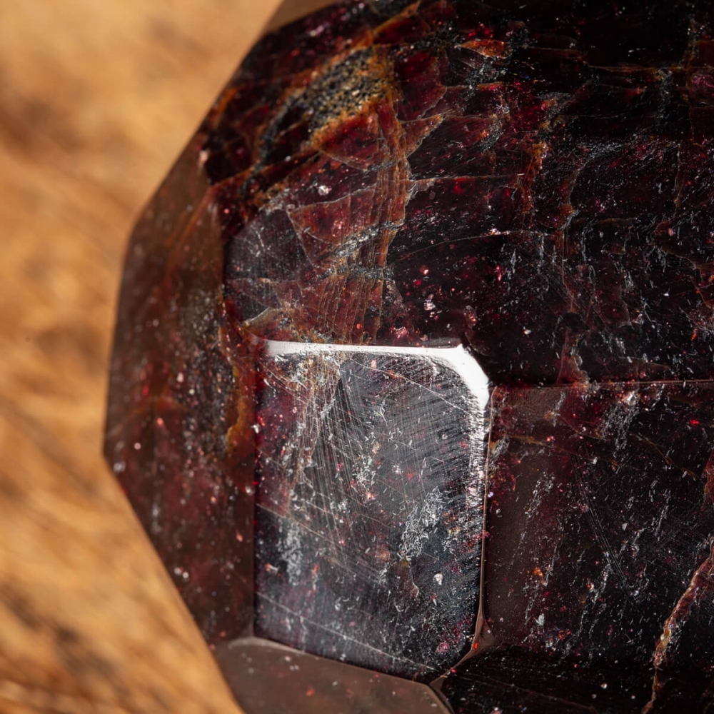 Sfera Sfaccettata in Granato