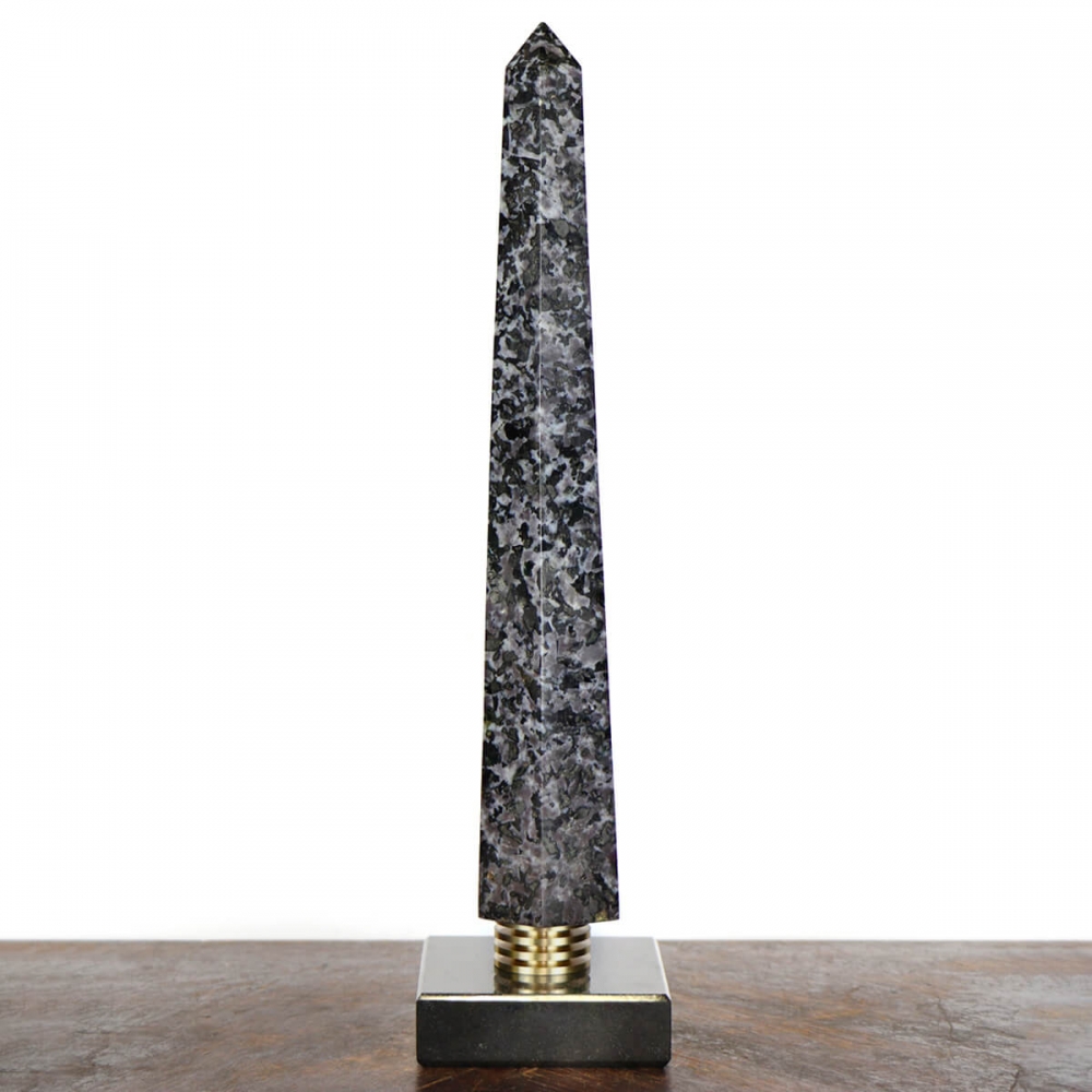 Obelisco in Indigo Gabbro