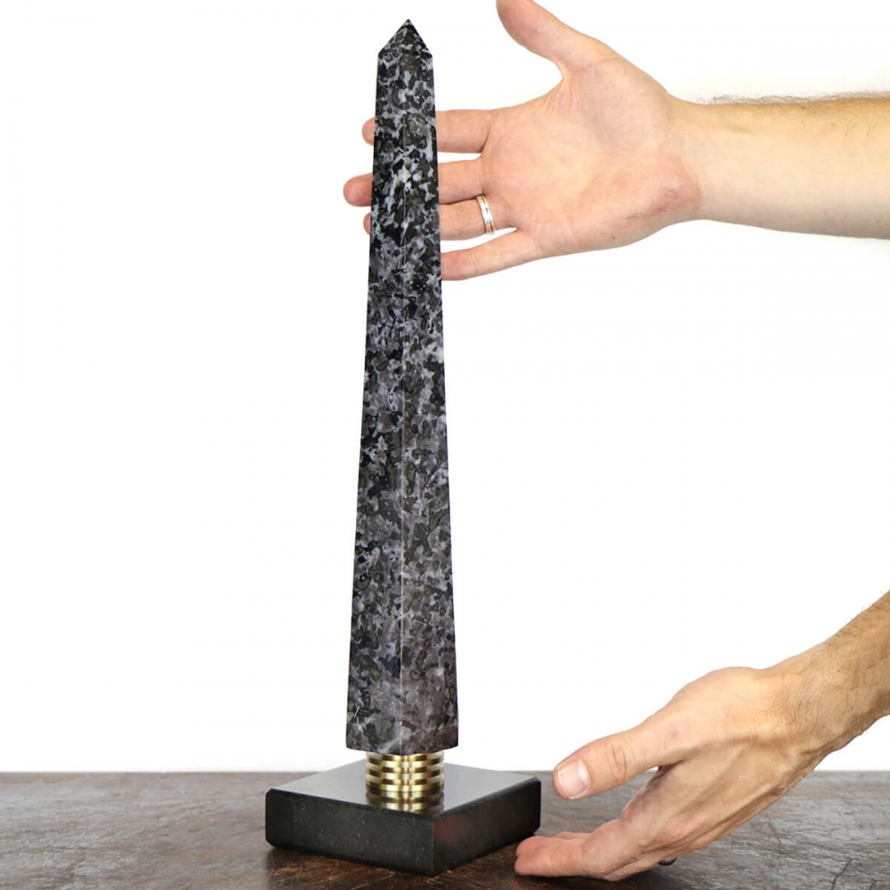 Obelisco in Indigo Gabbro