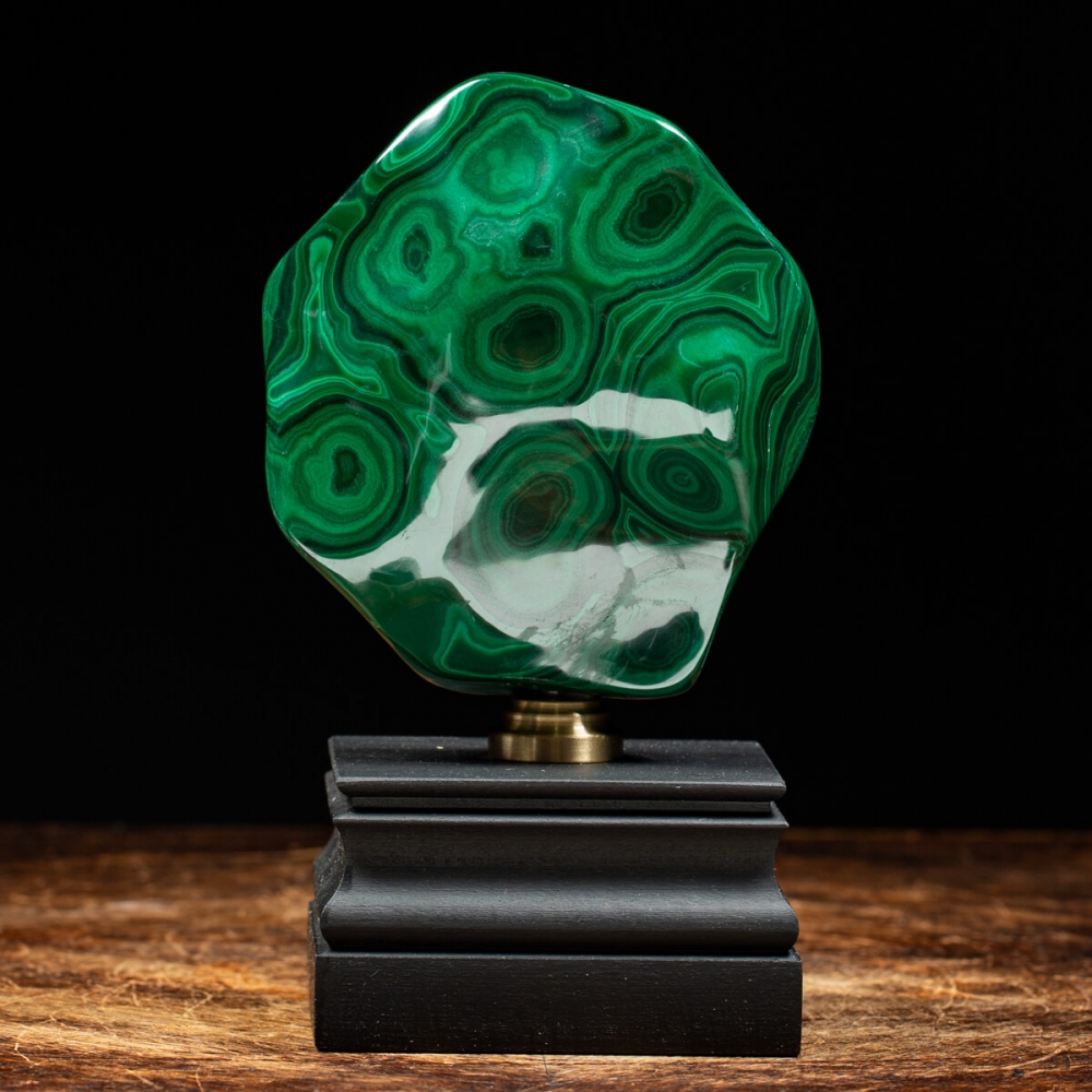 Malachite su piedistallo in Ottone e Legno - Congo
