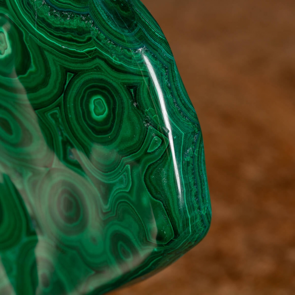Malachite su piedistallo in legno e ottone