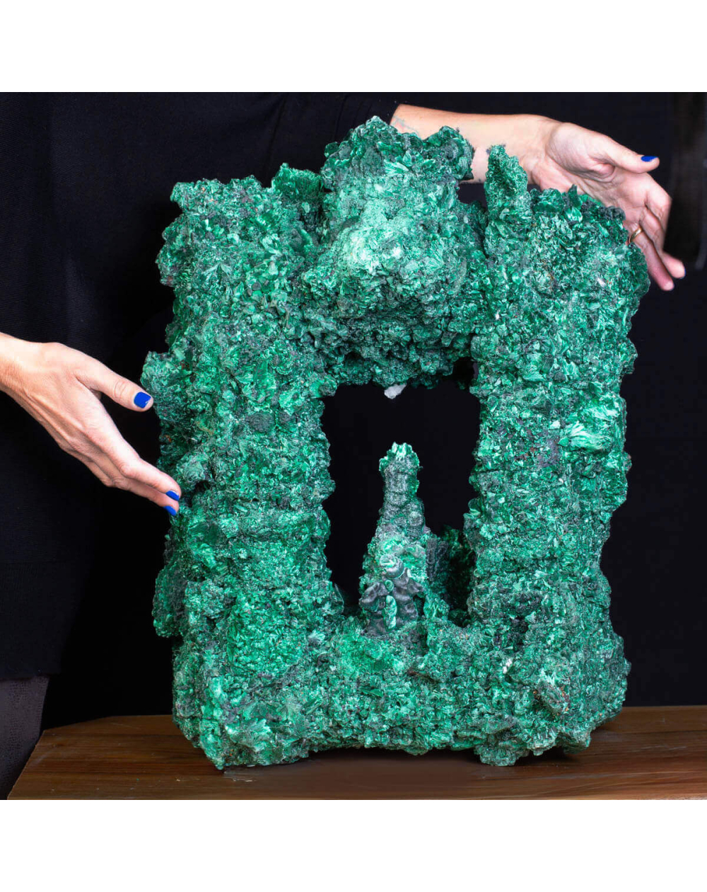 Malachite Fibreuse: Spécimen Naturel d'une Beauté et d'une Forme ...