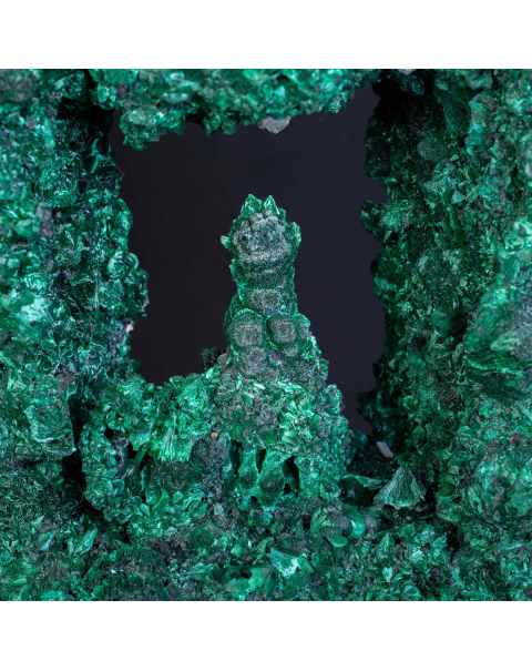 Malachite Fibreuse: Spécimen Naturel d'une Beauté et d'une Forme ...