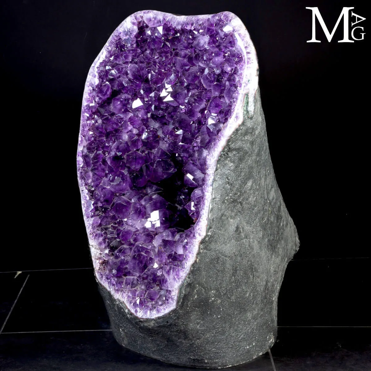 Majestic Amethyst Geode from Brazil: A Masterpiece of Nature.