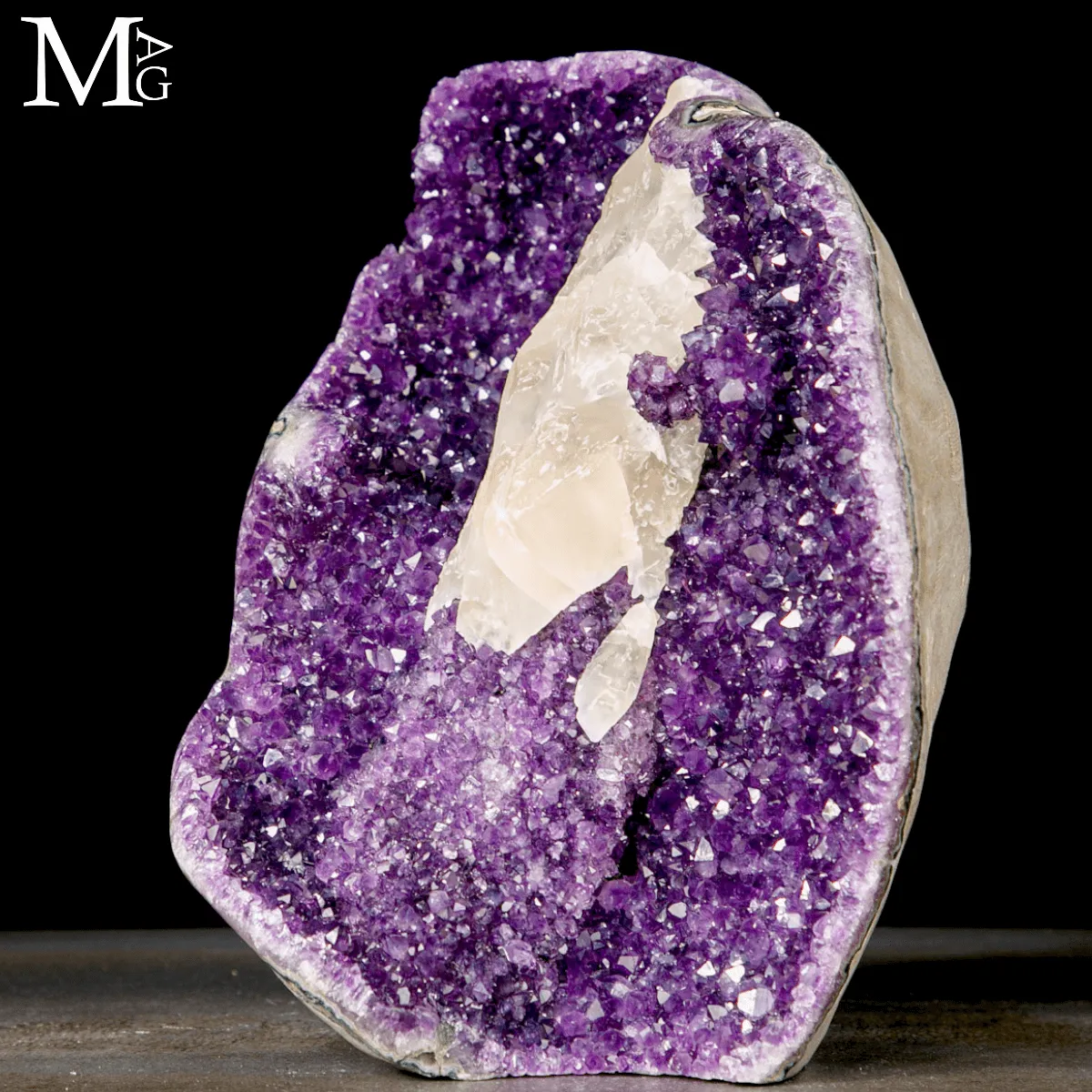 Geode di Ametista con Stalattite e formazione di Calcite