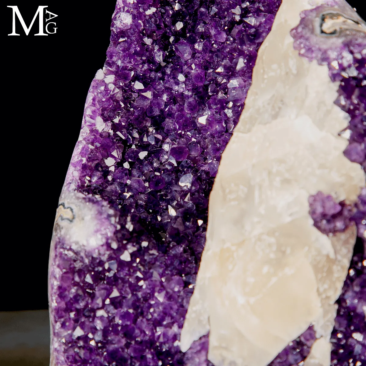 Geode di Ametista con Stalattite e formazione di Calcite