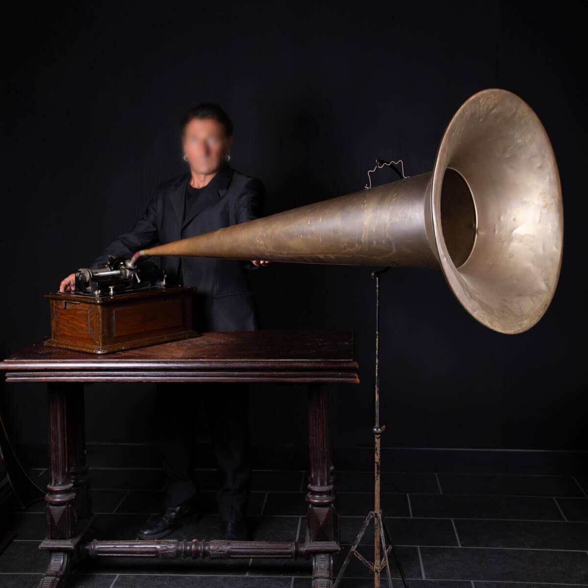 Edison Phonograph with Extra Large Horn, 1901-1903 - GRM-02