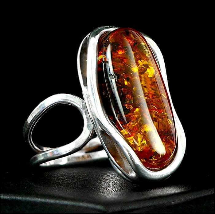 Fossil Amber Ring: A Bridge Between Past and Present. - JEW-632