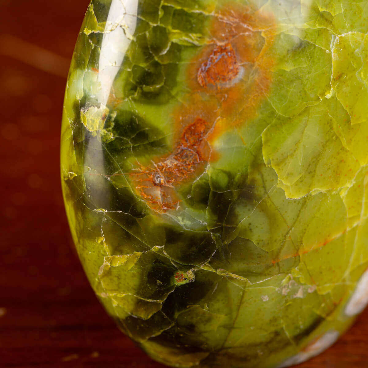 Serpentine : La Pierre de l'Équilibre et de l'Ouverture Spirituelle ...