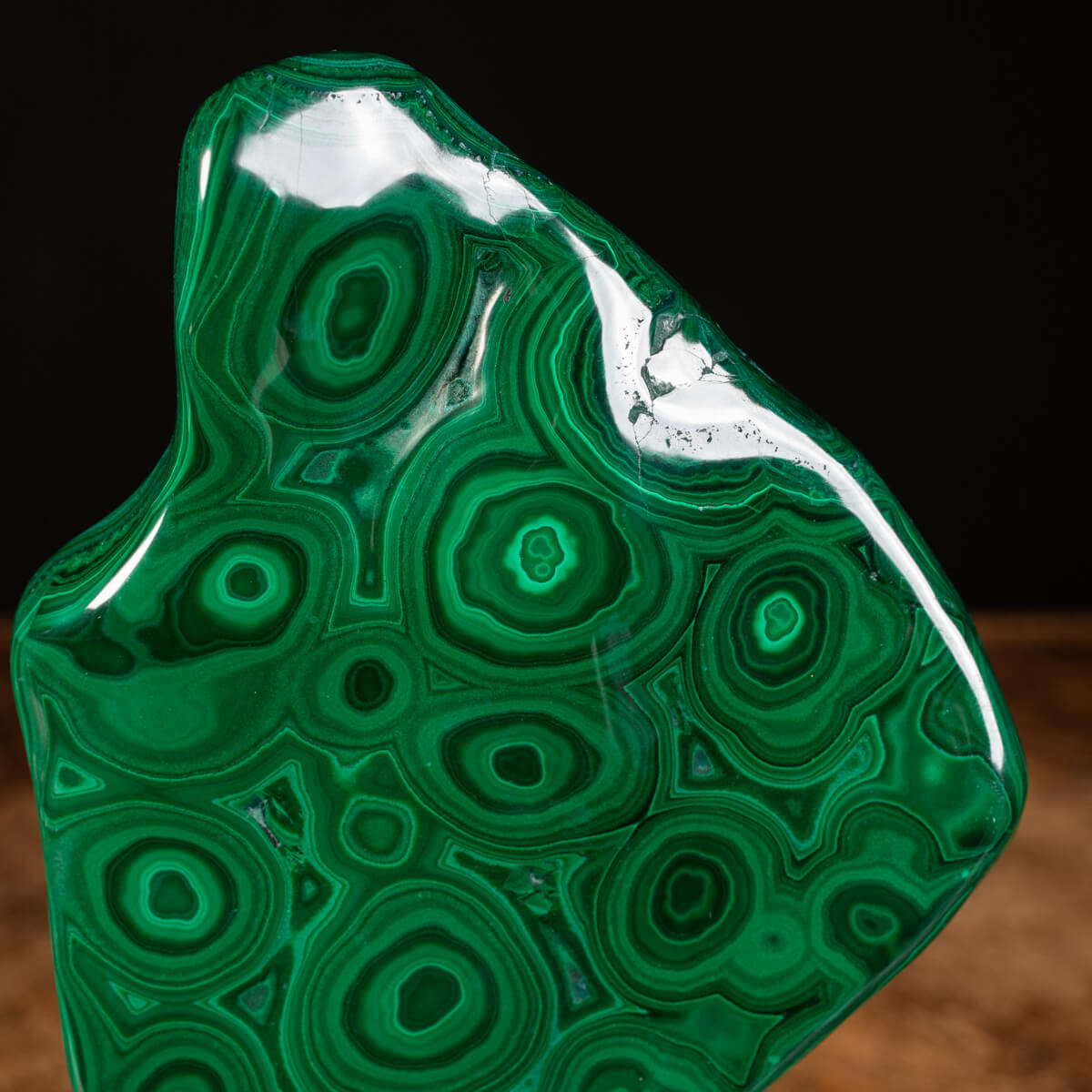 Malachite su piedistallo in legno e ottone