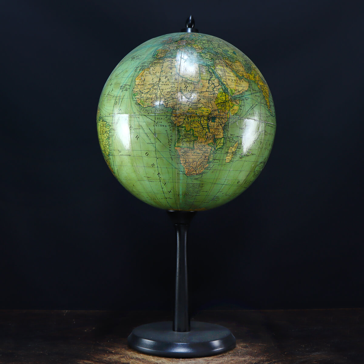 Vintage Berliner Globus