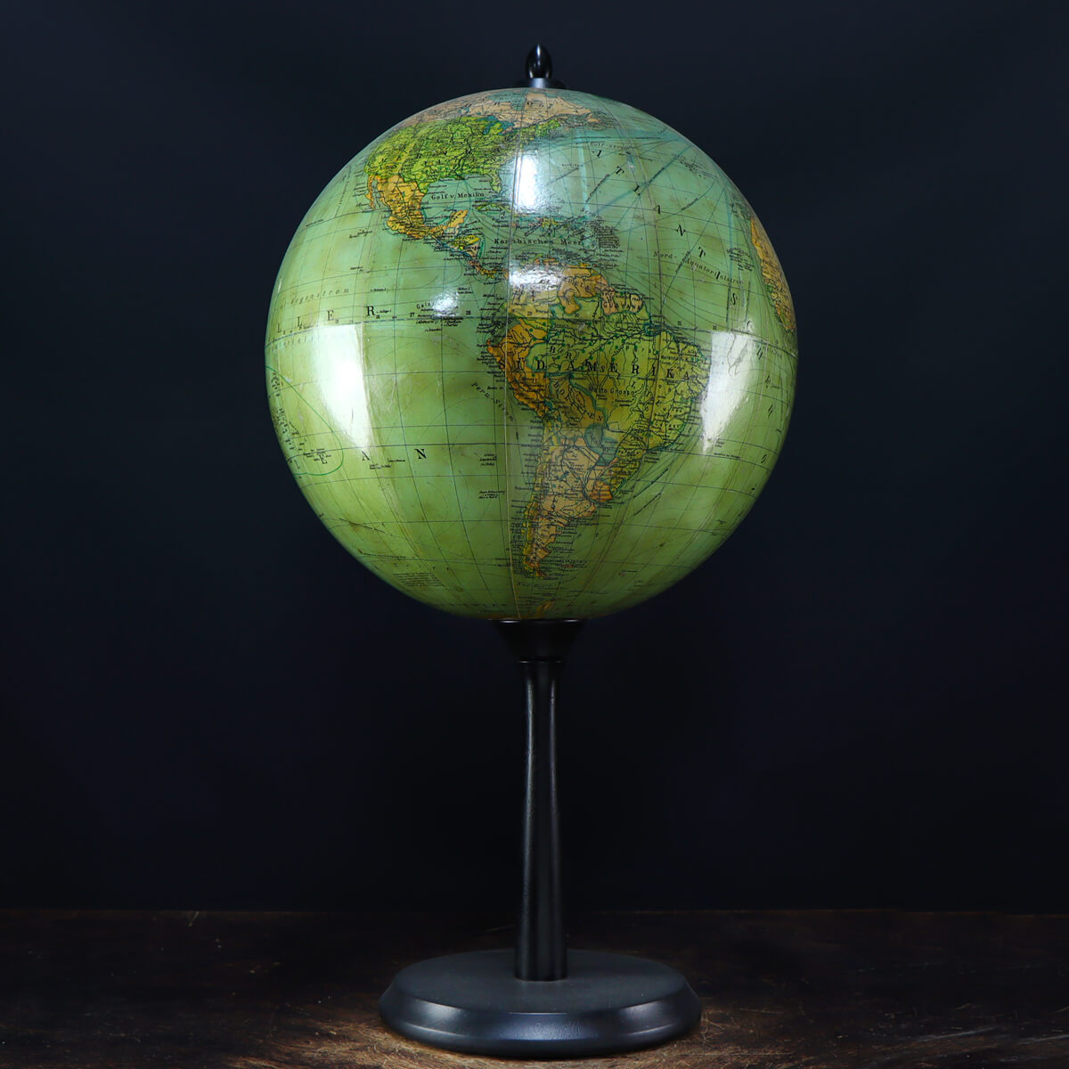 Vintage Berliner Globus